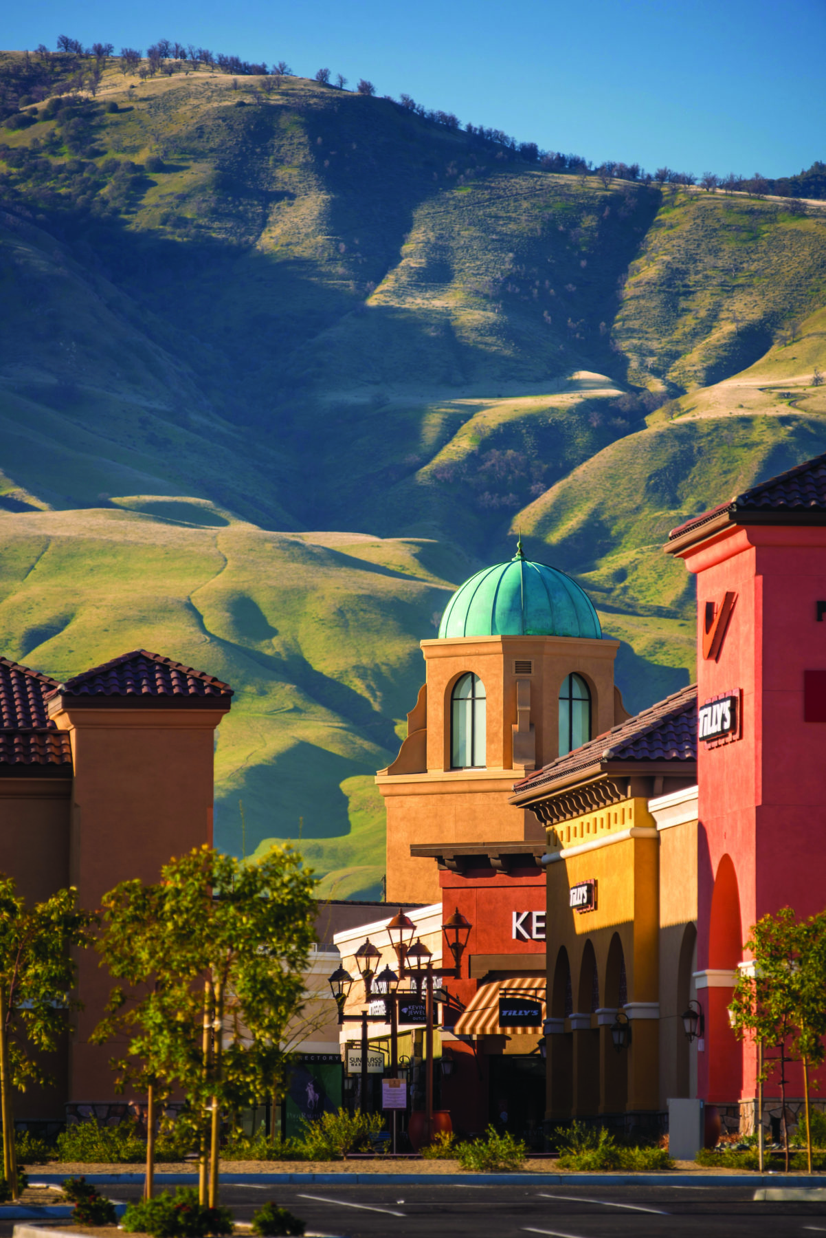 » Outlets at Tejon starts reopening and is ready to welcome community